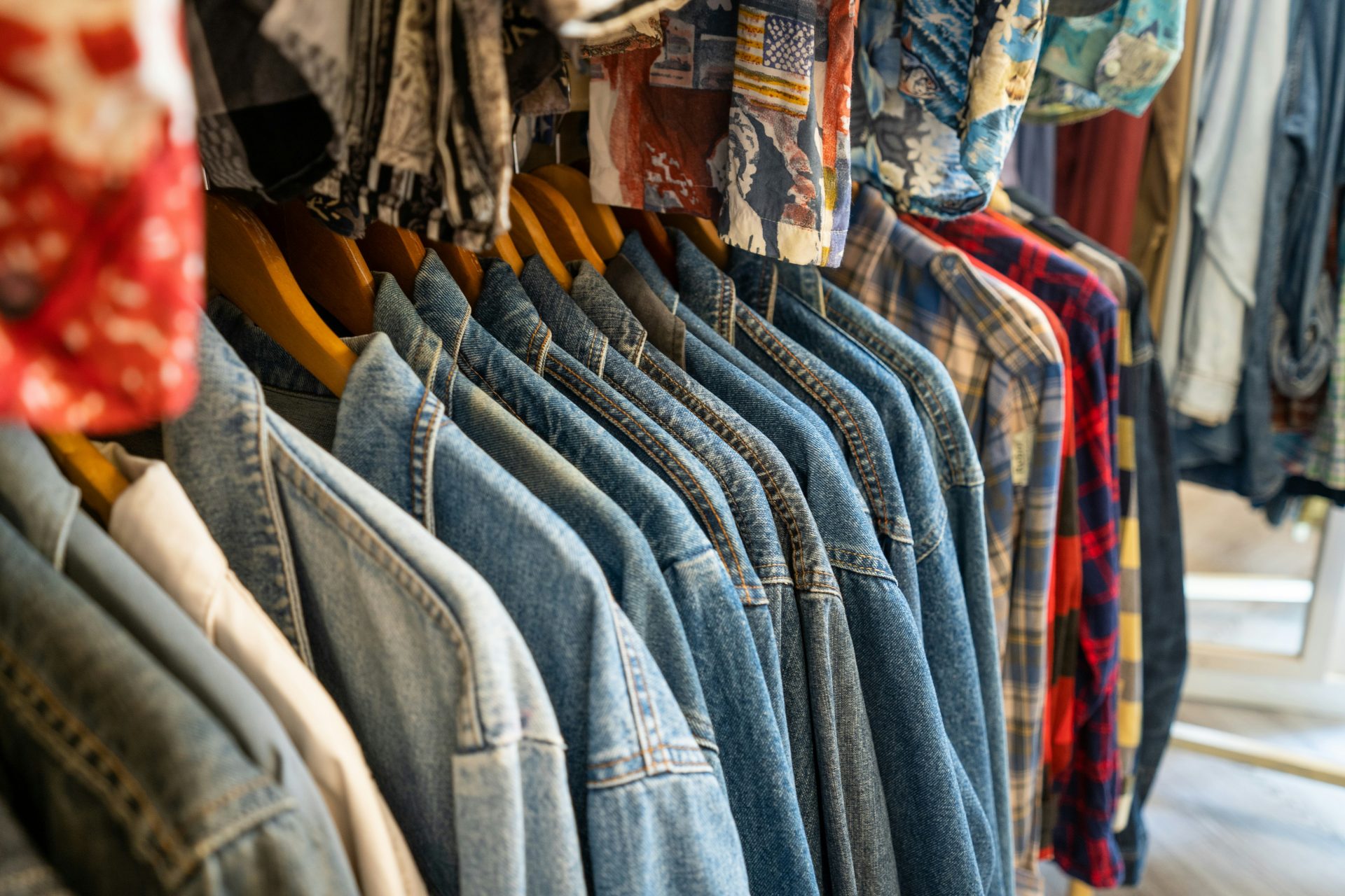 A Vintage Fashion Expert Shares Her Tips For Shopping Secondhand ...